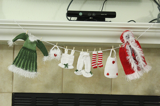 Ravelry: Mrs. Claus Clothesline Garland pattern by Renate Dethridge