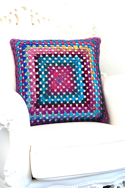Ravelry: Giant Couch Cushion pattern by Kelly Kingston