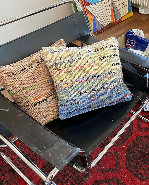 Ravelry: The Easy Peasy Pillow pattern by Lærke Bagger