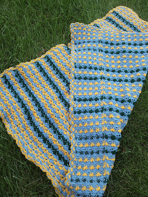 Ravelry: Reversible Shells Throw pattern by Coats & Clark