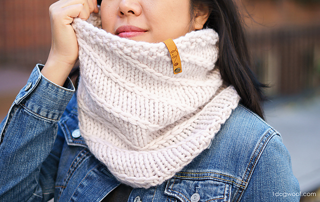 Ravelry: Spiral Twist Cowl pattern by ChiWei Ranck
