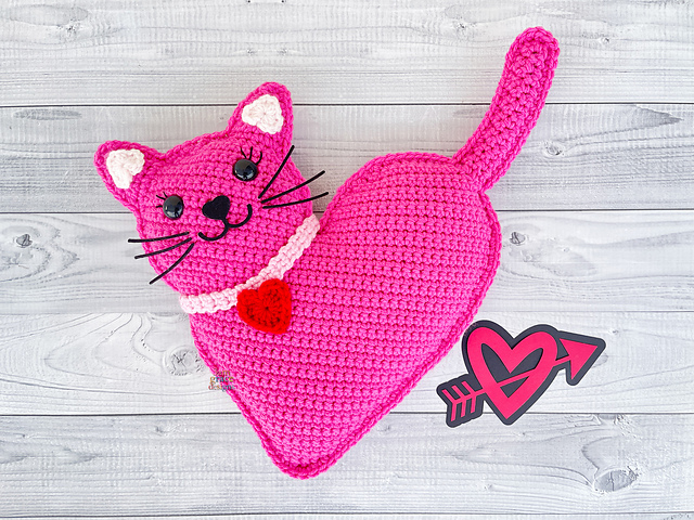 Ravelry: Valentine Heart Cat Kawaii Cuddler® pattern by Donna Beavers