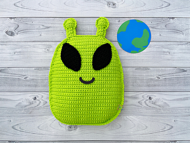 Ravelry: Alien Squish Kawaii Cuddler® pattern by Donna Beavers