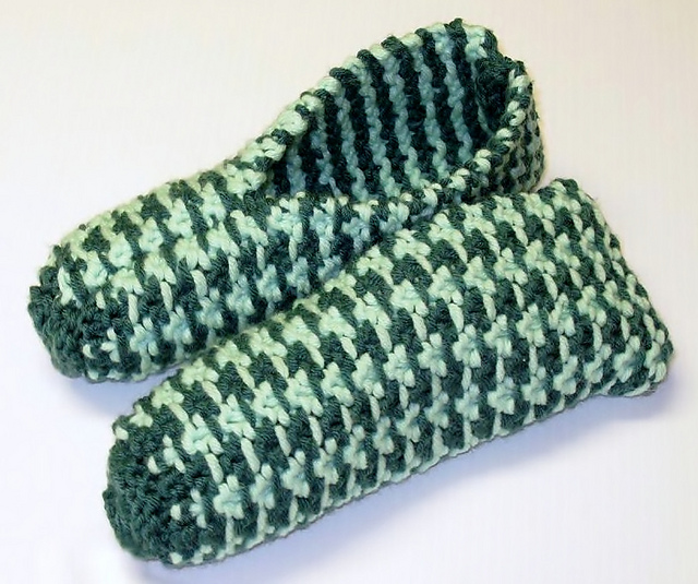 Ravelry: Pantoufles à petits triangles pattern by 3petitesmailles