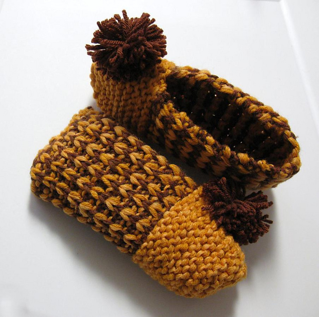 Ravelry: Pantoufles côtelées pattern by 3petitesmailles