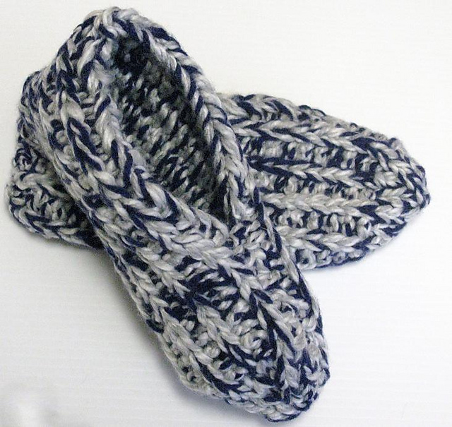Ravelry: Pantoufles à fausses côtes pattern by 3petitesmailles