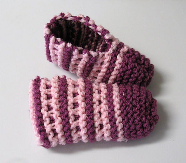 Ravelry: Pantoufles à petits carrés pattern by 3petitesmailles
