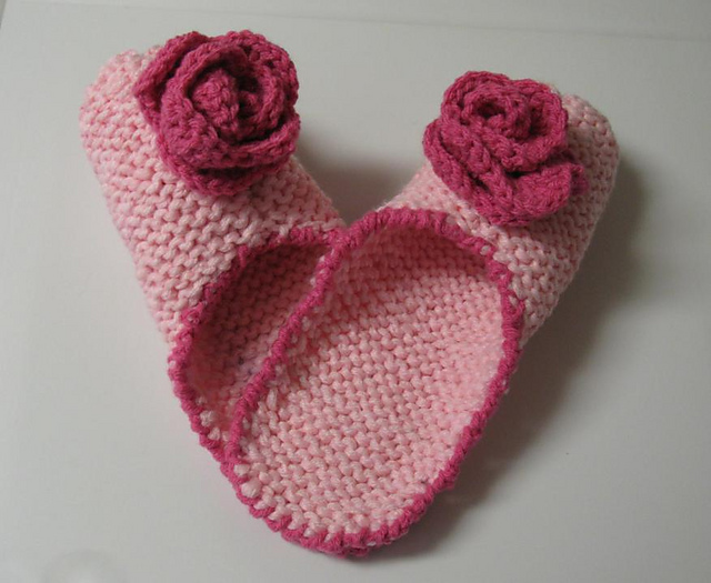 Ravelry: Pantoufles mules pattern by 3petitesmailles