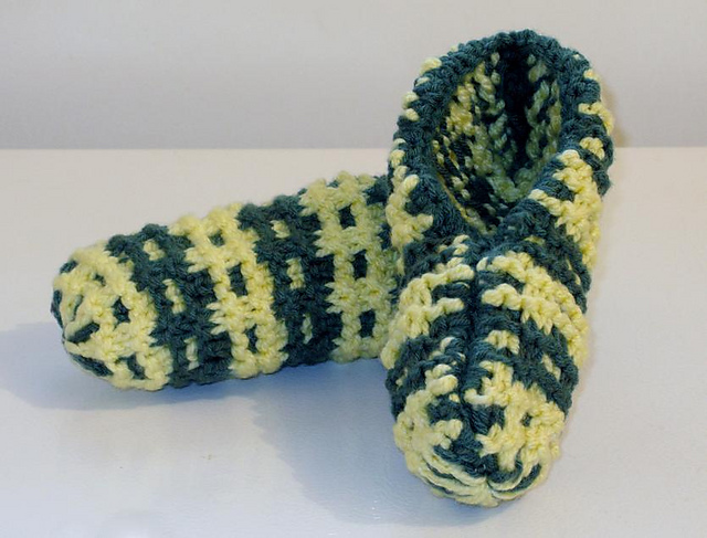 Ravelry: Pantoufles mosaïque pattern by 3petitesmailles