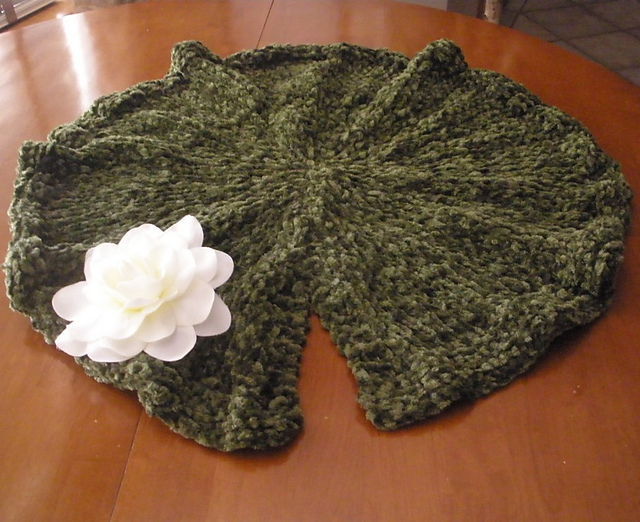 Ravelry: Lily Pad Photo Prop pattern by Angie Hartley