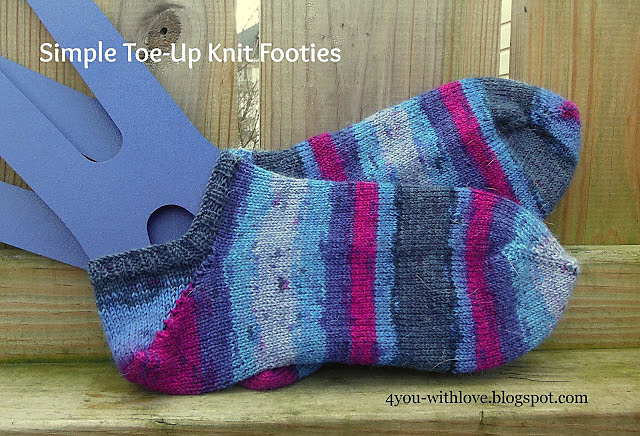 Ravelry: Simple Toe-Up Knit Footies pattern by Marilyn Clark