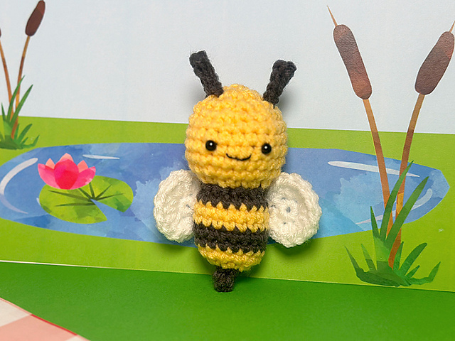 Ravelry: Bumbling Bee pattern by Erica Dietz