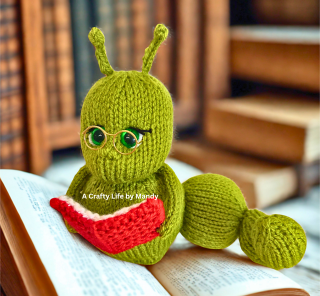 Ravelry: The Bookworm pattern by Mandi Wilson