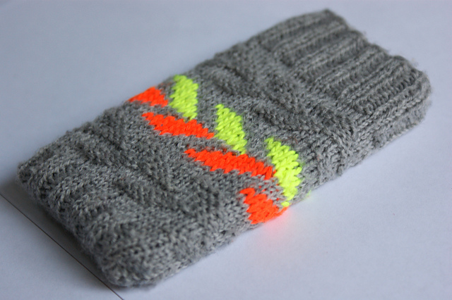 Ravelry: Zig Zag Phone Sweater pattern by Renée Kies