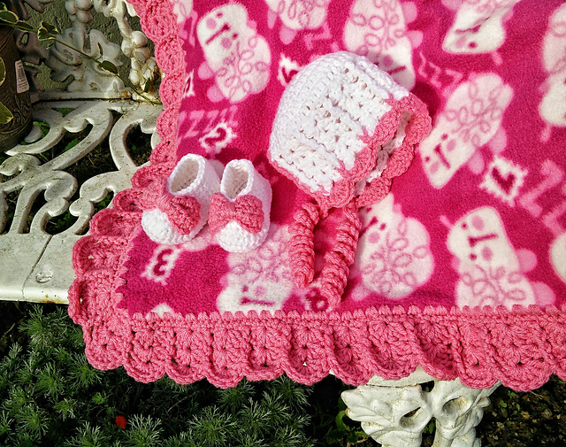 Ravelry: Sweet Shells Baby Bonnet and Edging pattern by Shelley Bunyard