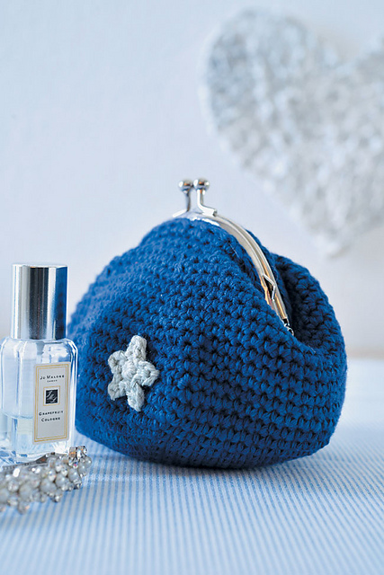 Ravelry: Flat Bottomed Clasp Purse pattern by Stephanie Davies