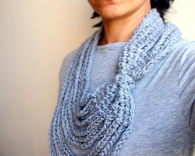 Ravelry: Infinity loop chain scarf pattern by Ana D