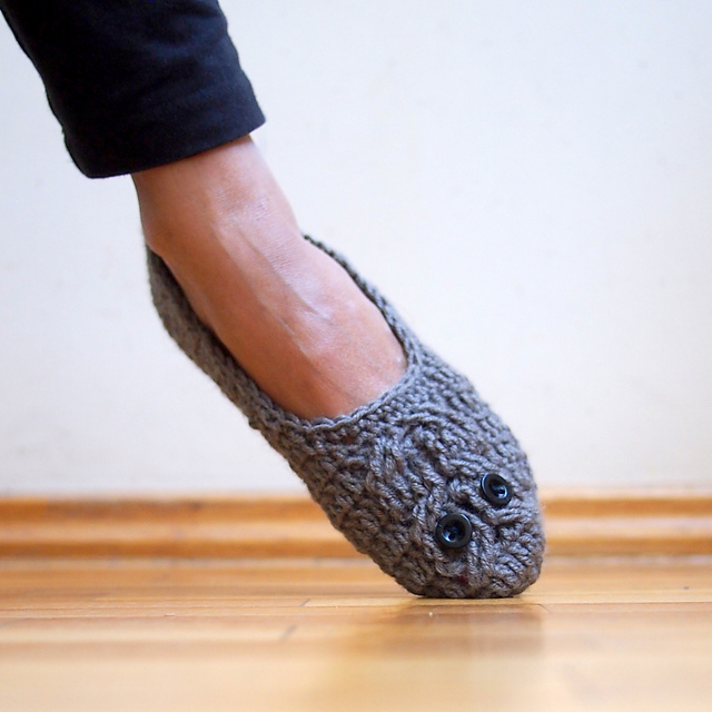 Ravelry: Owl slippers pattern by Ana D