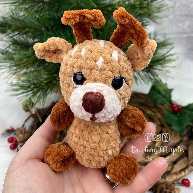 Ravelry: Lil’ Loops Reindeer pattern by Darling Maple Designs