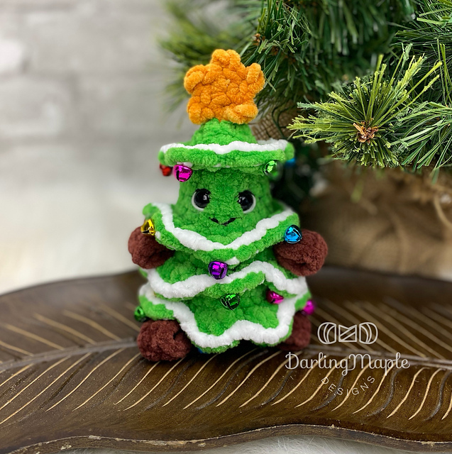 Ravelry: Lil’ Loops Christmas Tree pattern by Darling Maple Designs