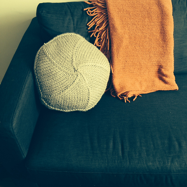 Ravelry: Cozy Round Pillow pattern by Kate Groop