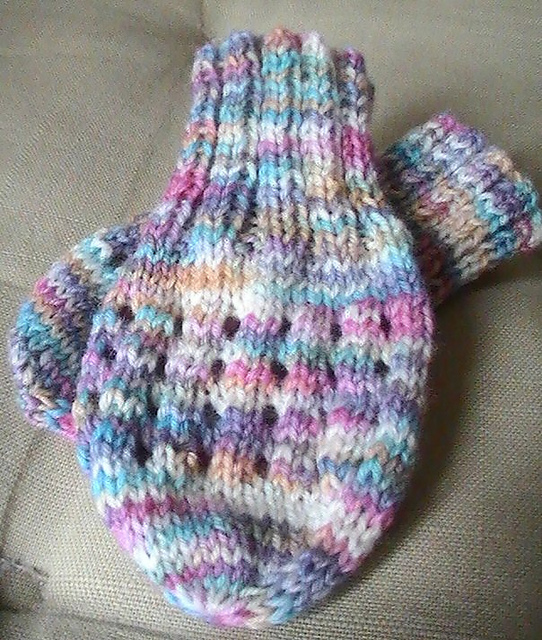 Ravelry: Sock yarn mittens pattern by Adelaide Carless