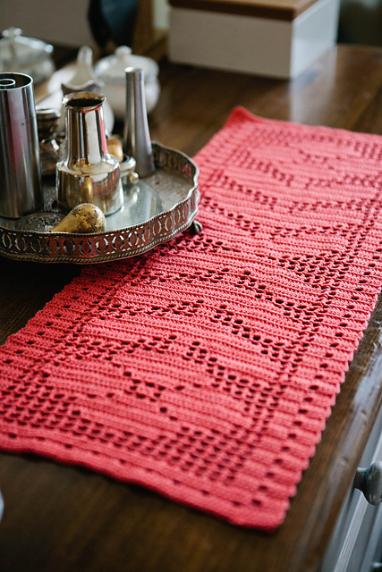 Ravelry: Flower Table Runner pattern by Jackie Carreira