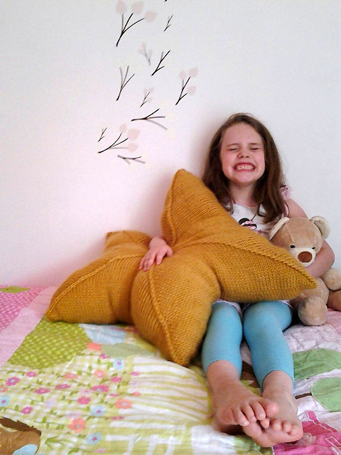 Ravelry: Starfish Pillow pattern by Sarah Perez Arcos