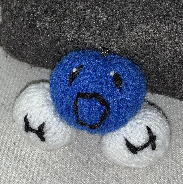 Ravelry: H2O molecule plush on straight needles pattern by Oliver Barkley