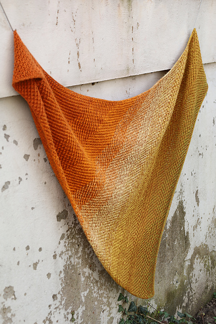 Ravelry: Capricious lady (from side) pattern by Agata Glapiak - Nitka Z ...