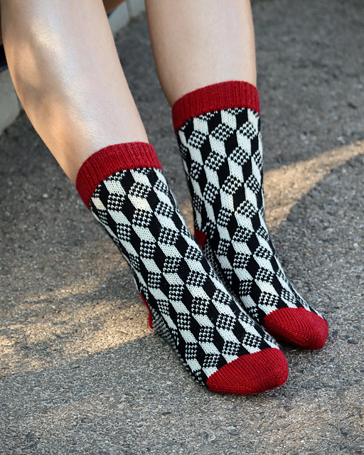 Ravelry: Cube Illusion Socks pattern by Agnieszka Grześkiewicz