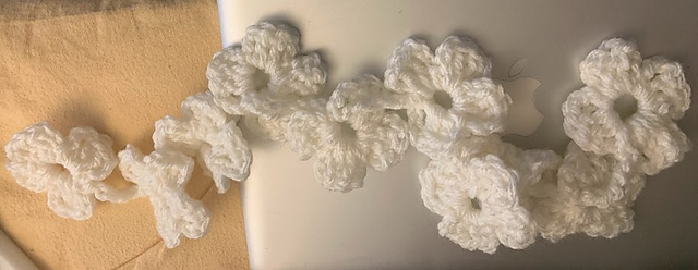 Ravelry: Simple Flower Chain pattern by Akua Lezli Hope AkuaDesigns