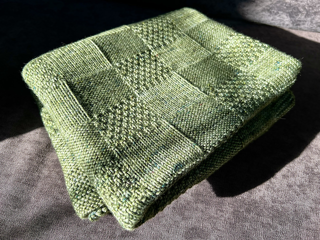 Ravelry: Alcedine's Reversible Blanket Squares