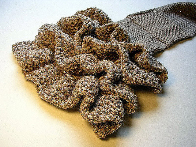 Ravelry: Marc Jacobs inspired Ruffle Scarf pattern by Alice
