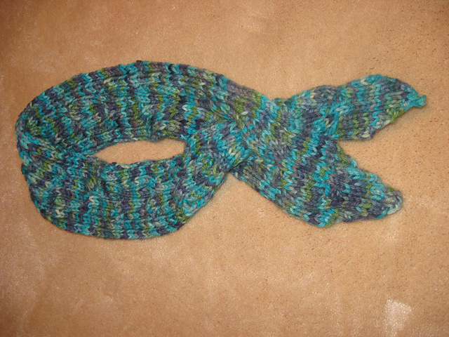 Ravelry: Reversible Cable Keyhole Scarf pattern by Alice Tang