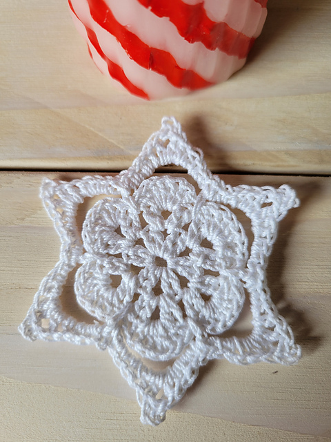 Ravelry: Flower Snowflake Ornament pattern by Alice Terrell