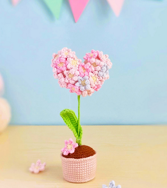 Ravelry: Heart Flower pattern by Alina Handmade