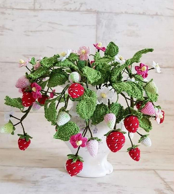 Ravelry: Strawberry Plant pattern by Alina Handmade