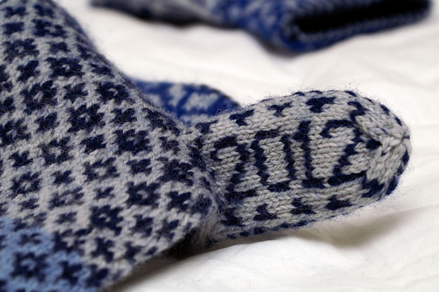 Ravelry: HarvestedHues' Rod's Christmas Mittens