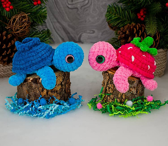Ravelry: Berry Turtles pattern by Sara Stanford & Jade Gauthier-Boutin
