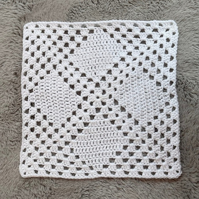 Ravelry: Four Diamonds Granny pattern by Alla Bella
