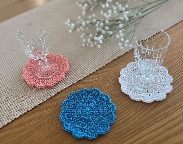 Ravelry: Single Daisy Coaster pattern by Alla Bella
