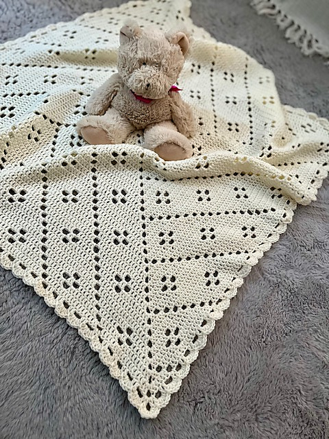 Ravelry: My Way Baby Blanket with a border pattern by Alla Bella