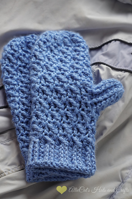 Ravelry: Evangeline Mittens pattern by RaeLynn Orff