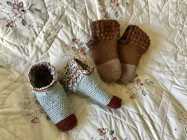 Ravelry: Hickory Hill Slippers pattern by Marie Perry