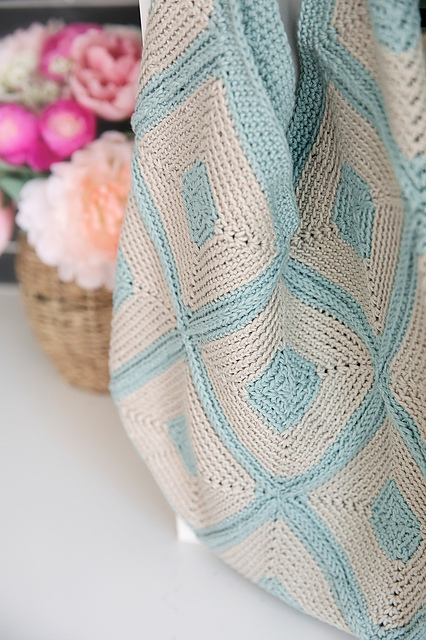 Ravelry: Granny Square Tote bag pattern by Leelee Knits