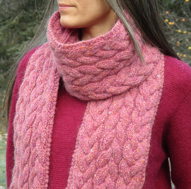 Ravelry: Fleur-de-lis Scarf pattern by Amanda Lilley