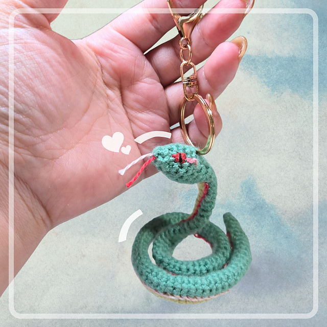 Ravelry: Snake Keychain pattern by Dina Wirawan