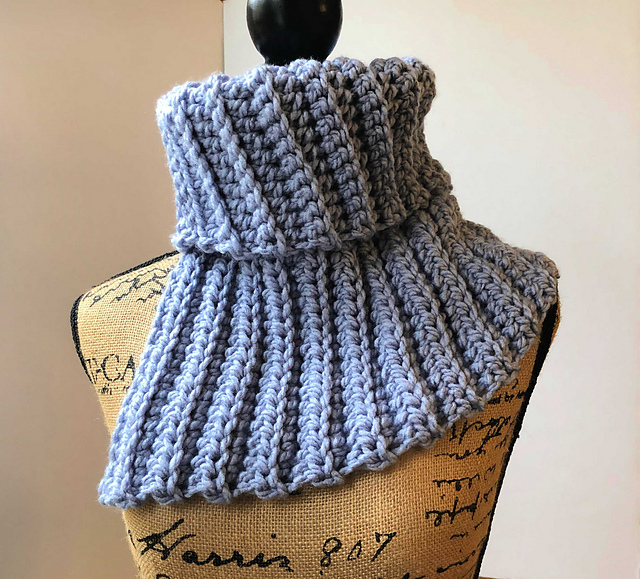 Ravelry: Sunset Ridge Split Neck Cowl pattern by Kristine Mullen