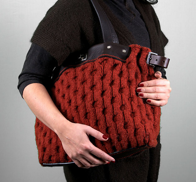 Ravelry: Cardinal Felted Bag pattern by Americo Original Design Team